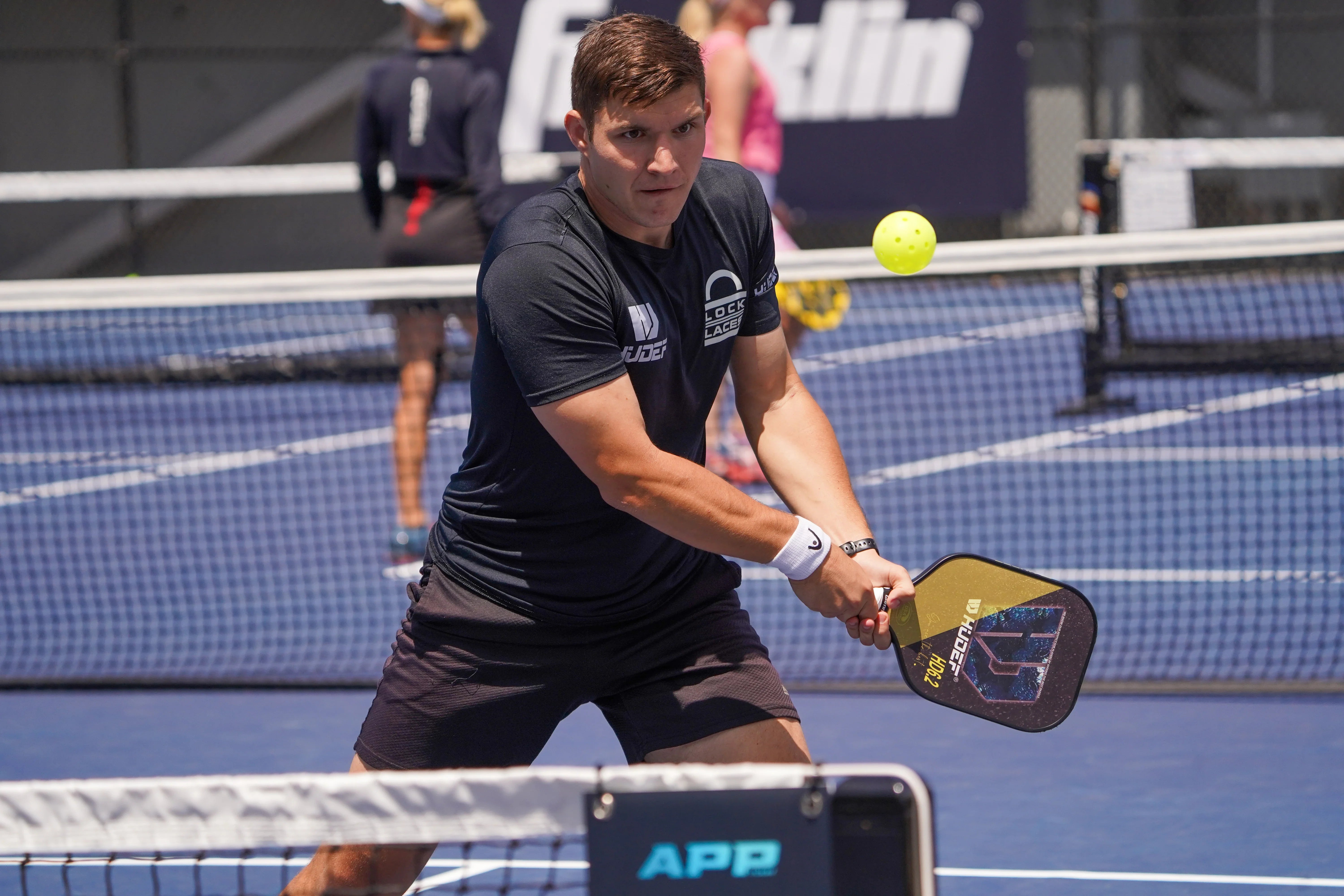 Top No Crack Indoor Pickleball Ball Never Split – Hudef Sport